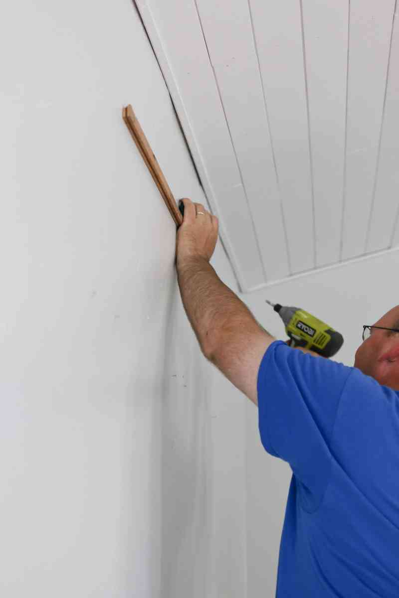 How to Hang a Large Item - Tidbits