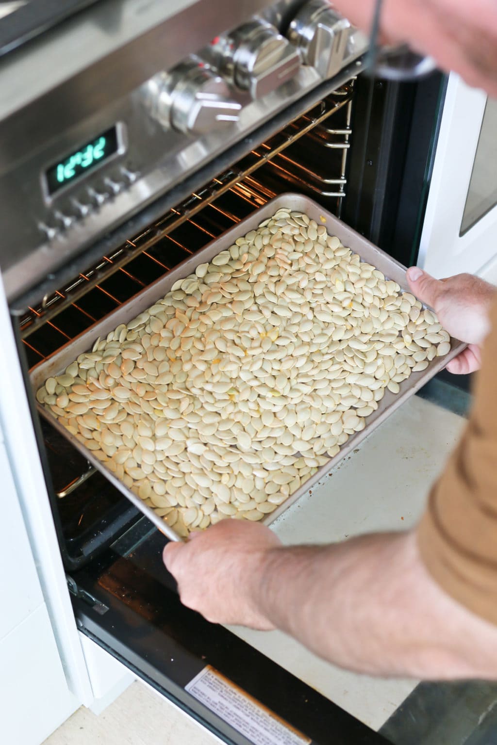 How to Make Roasted Pumpkin Seeds and 4 Recipes - Tidbits