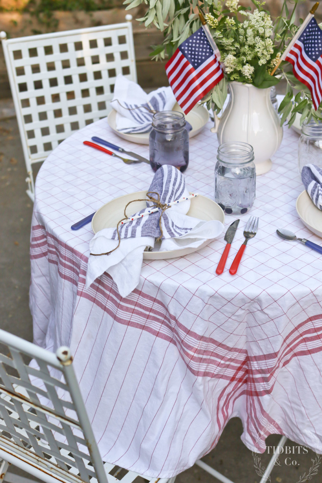 Easy Ideas for a Patriotic Table Setting - Tidbits