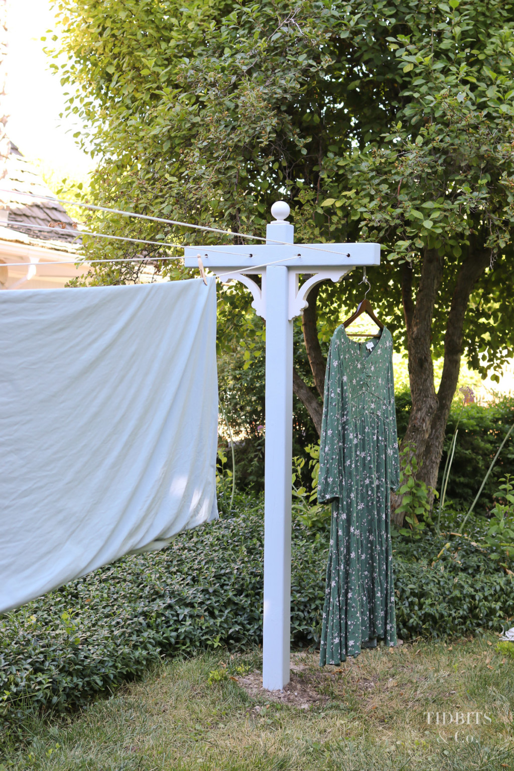 How to Make a Charming Outdoor Clothesline - Tidbits