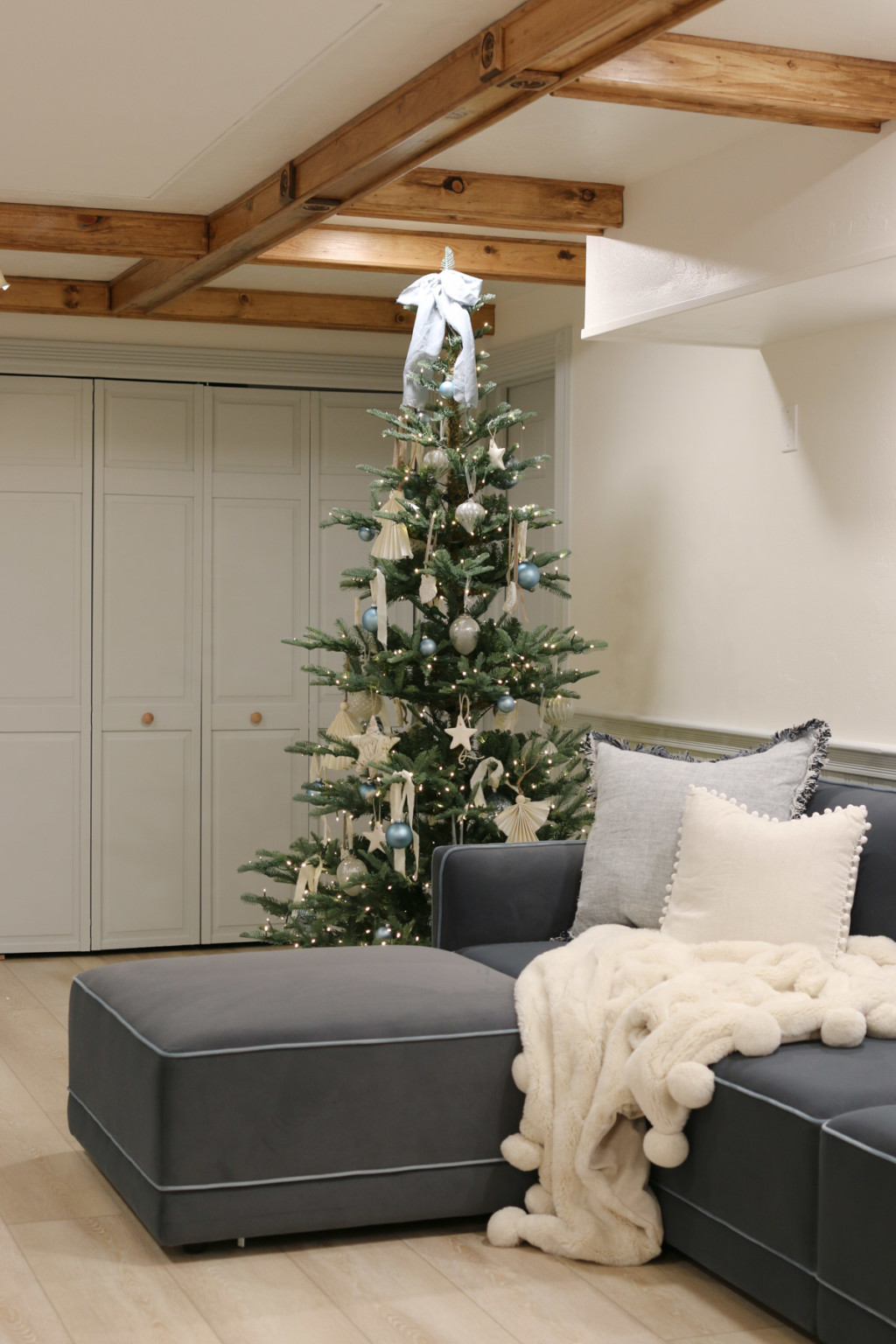 Beautiful Blue and White Christmas Tree - Tidbits