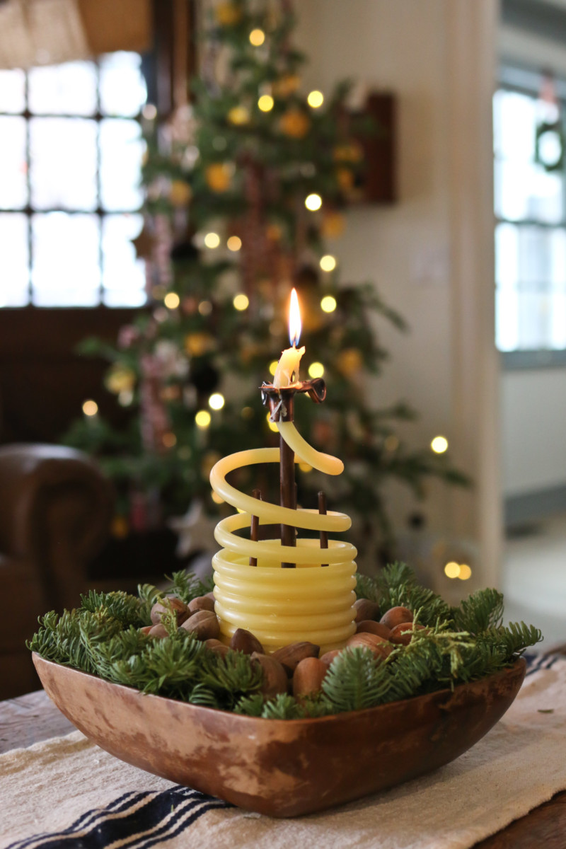 Country Cottage Christmas Living Room Decorating - Tidbits